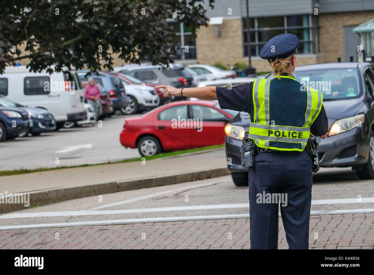 Police officer directing traffic hi-res stock photography and images - Alamy