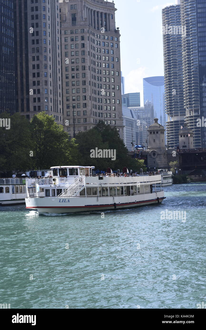 WGN Building in Chicago Stock Photo - Alamy