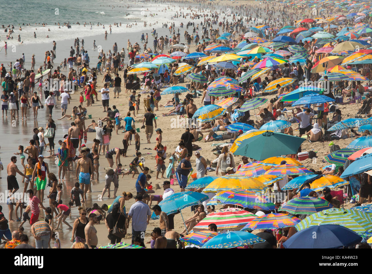 Crowds on beach, Labor Day 2017, Santa Monica, Los Angeles, California ...