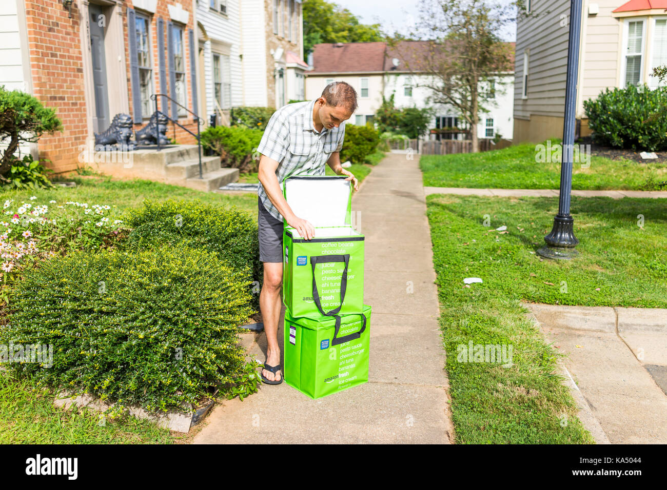 Amazon Prime Delivery High Resolution Stock Photography and Images - Alamy