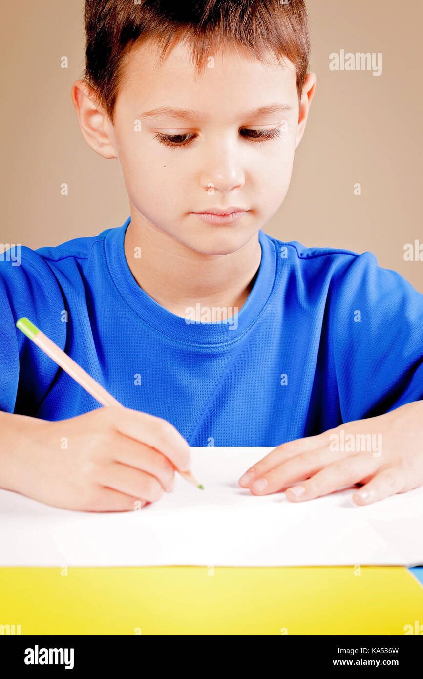 Little boy drawing with colored pencils Stock Photo - Alamy