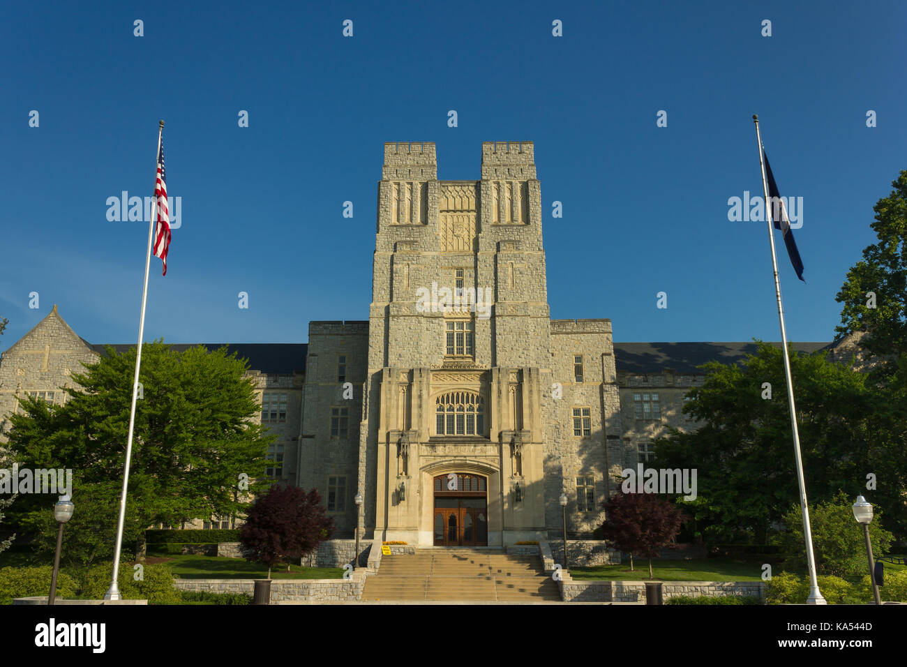 Flight school building hi-res stock photography and images - Alamy