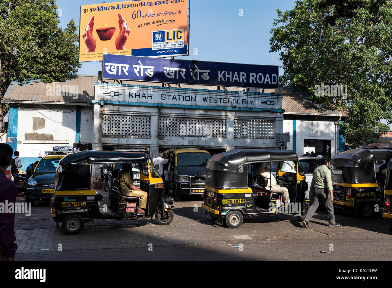 khar road railway station, mumbai, maharashtra, India, Asia Stock Photo - Alamy