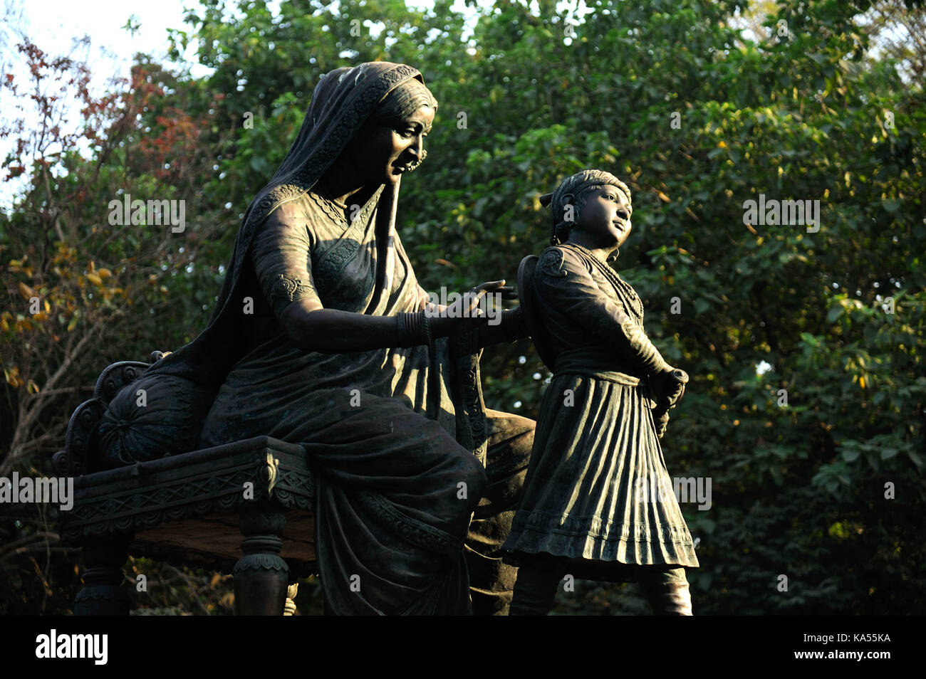 jijabai and shivaji maharaj statue, victoria garden, mumbai ...