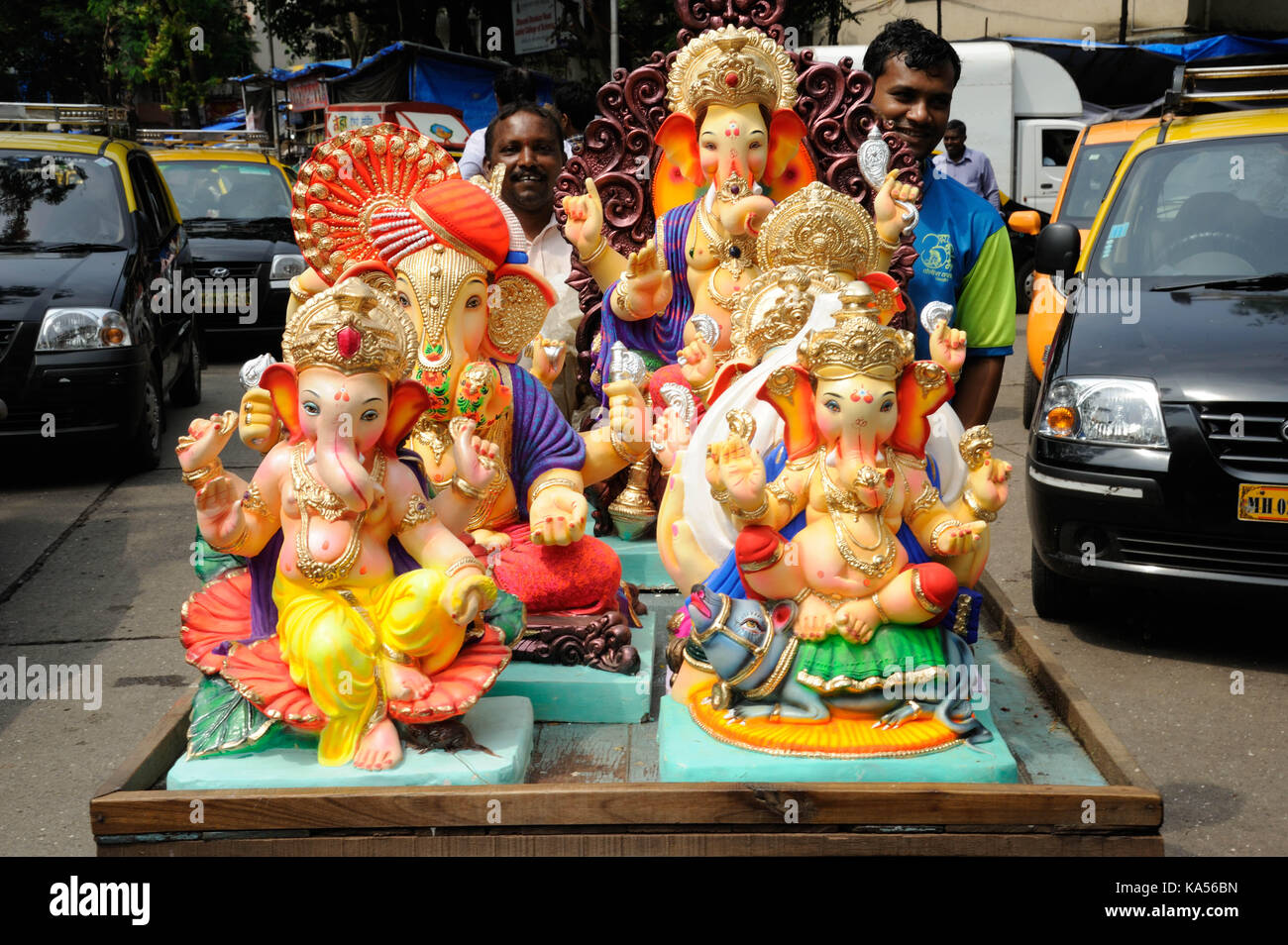 Lord ganesh statue on hand cart, mumbai, maharashtra, India, Asia Stock ...
