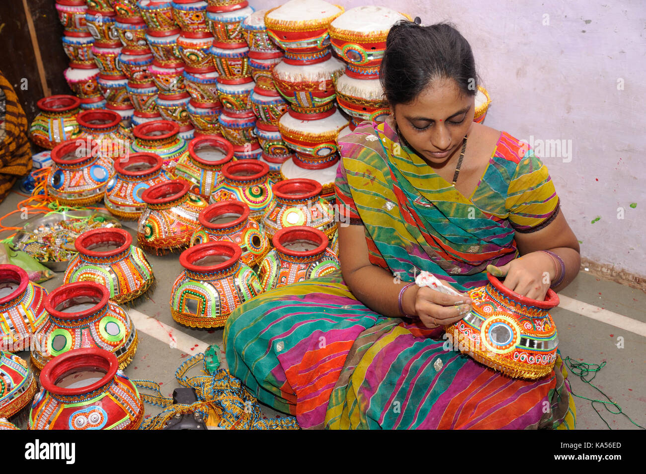 woman decorate Earthen Pot Garba Festival, Mumbai, maharashtra, India ...