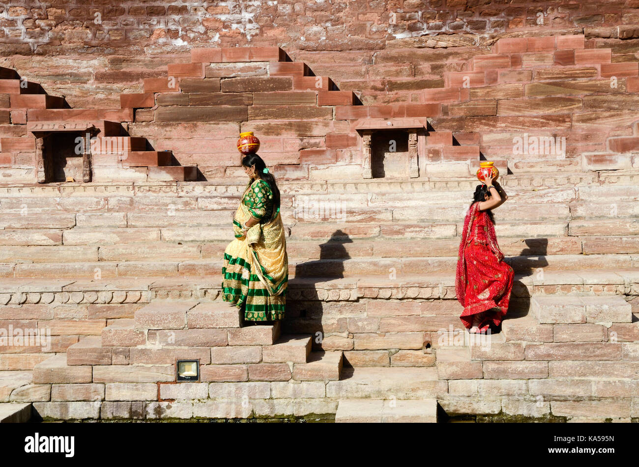 Rajasthani woman with pot toorji ka jhalara, jodhpur, rajasthan, India ...