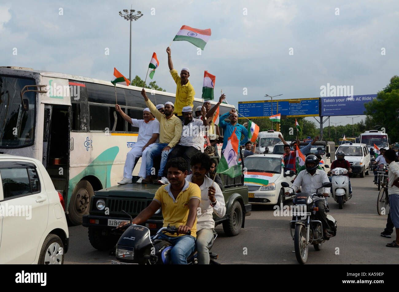 Indian national flag vehicle hi-res stock photography and images - Alamy