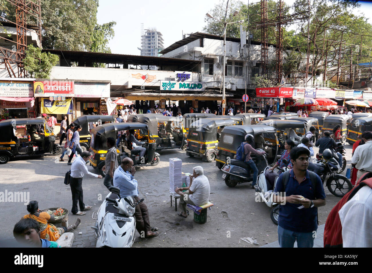 Mulund railway station, Navi Mumbai, maharashtra, India, Asia Stock ...