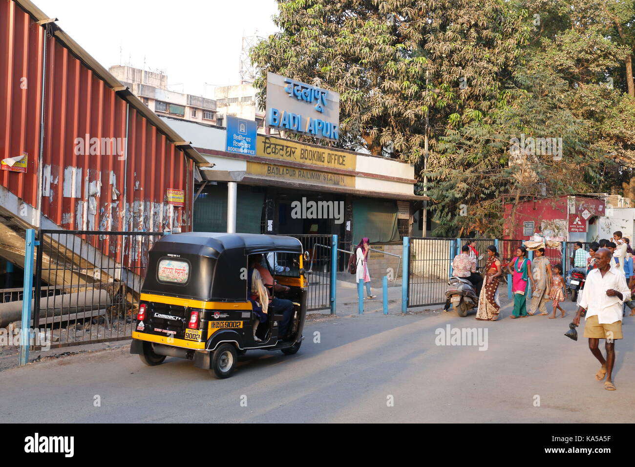 Badlapur station hi-res stock photography and images - Alamy