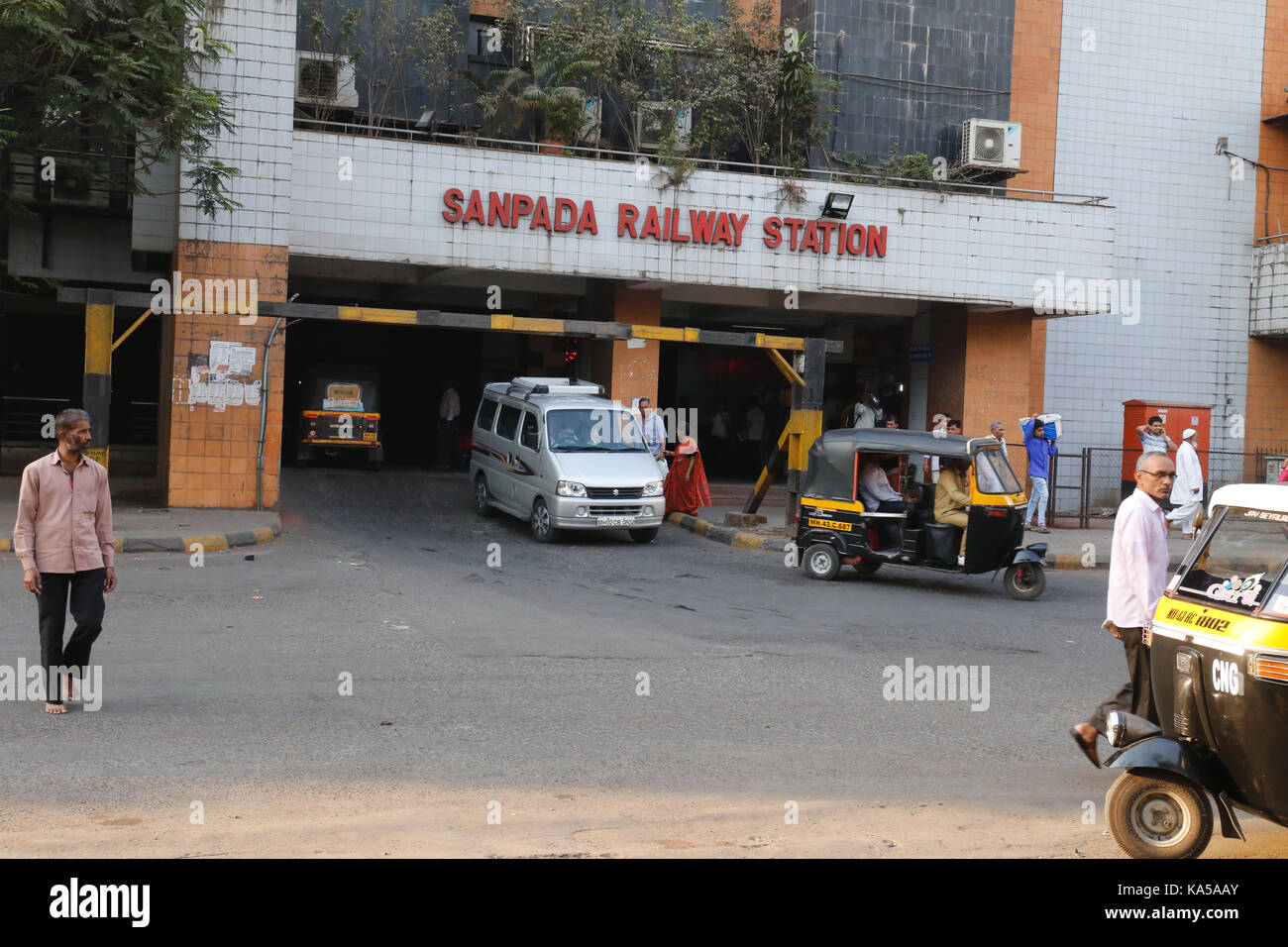 sanpada railway station, Navi Mumbai, maharashtra, India, Asia Stock ...