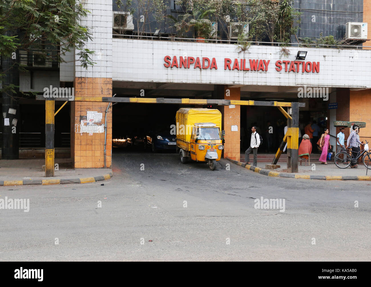 sanpada railway station, Navi Mumbai, maharashtra, India, Asia Stock ...