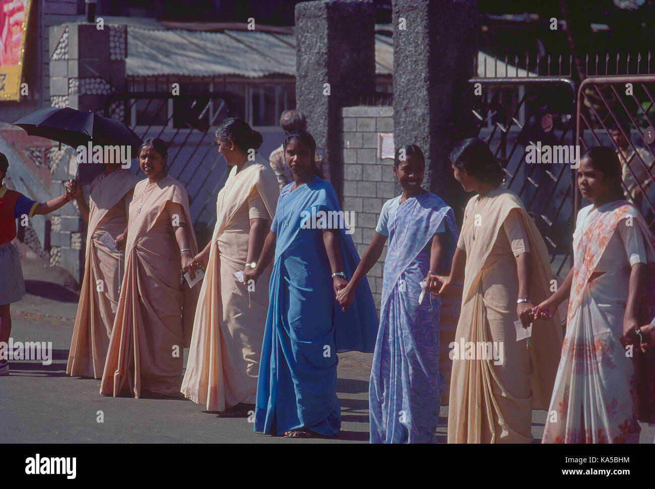 Crowd of women protesting hi-res stock photography and images - Alamy