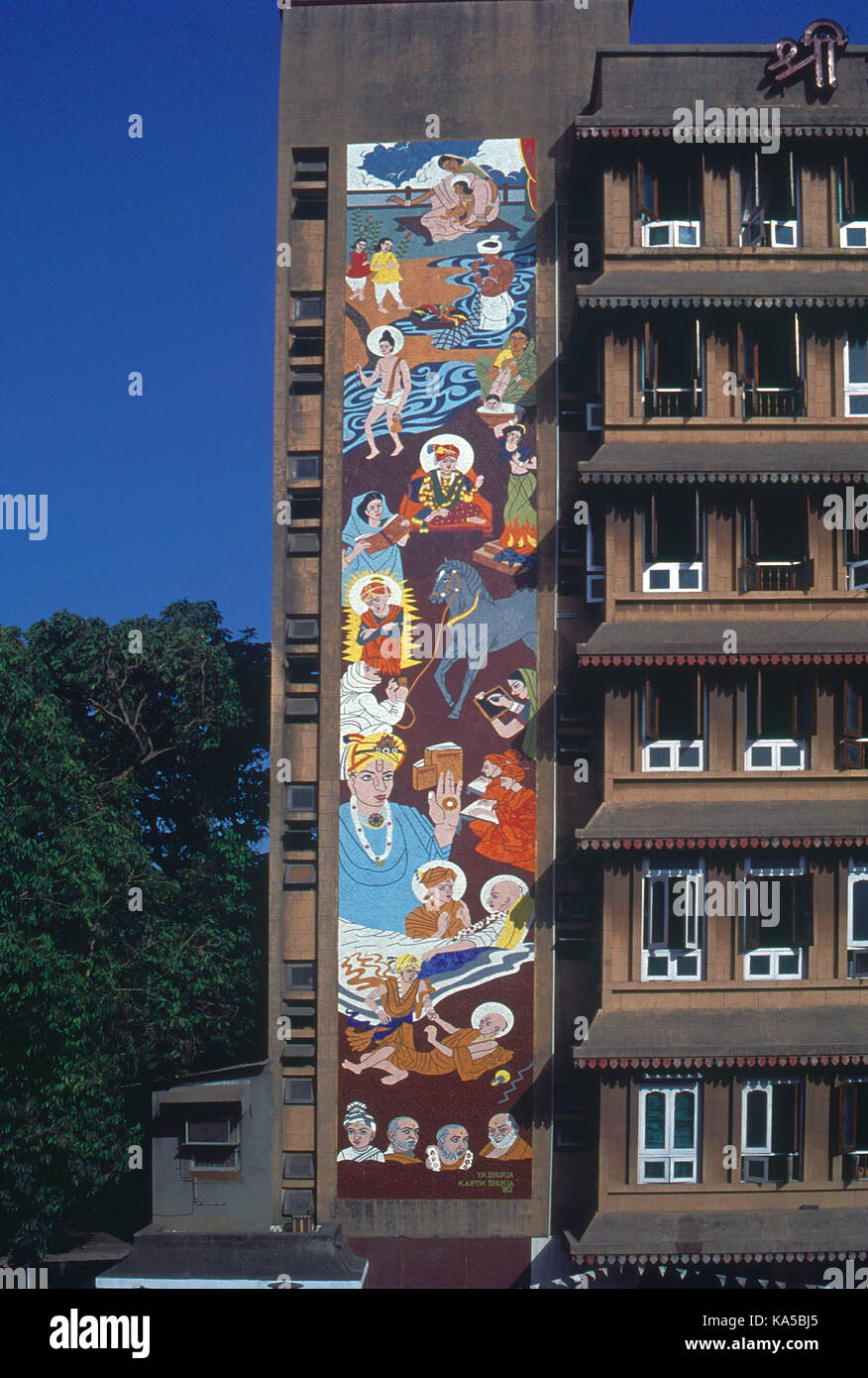 Mumbai temple mural hi-res stock photography and images - Alamy