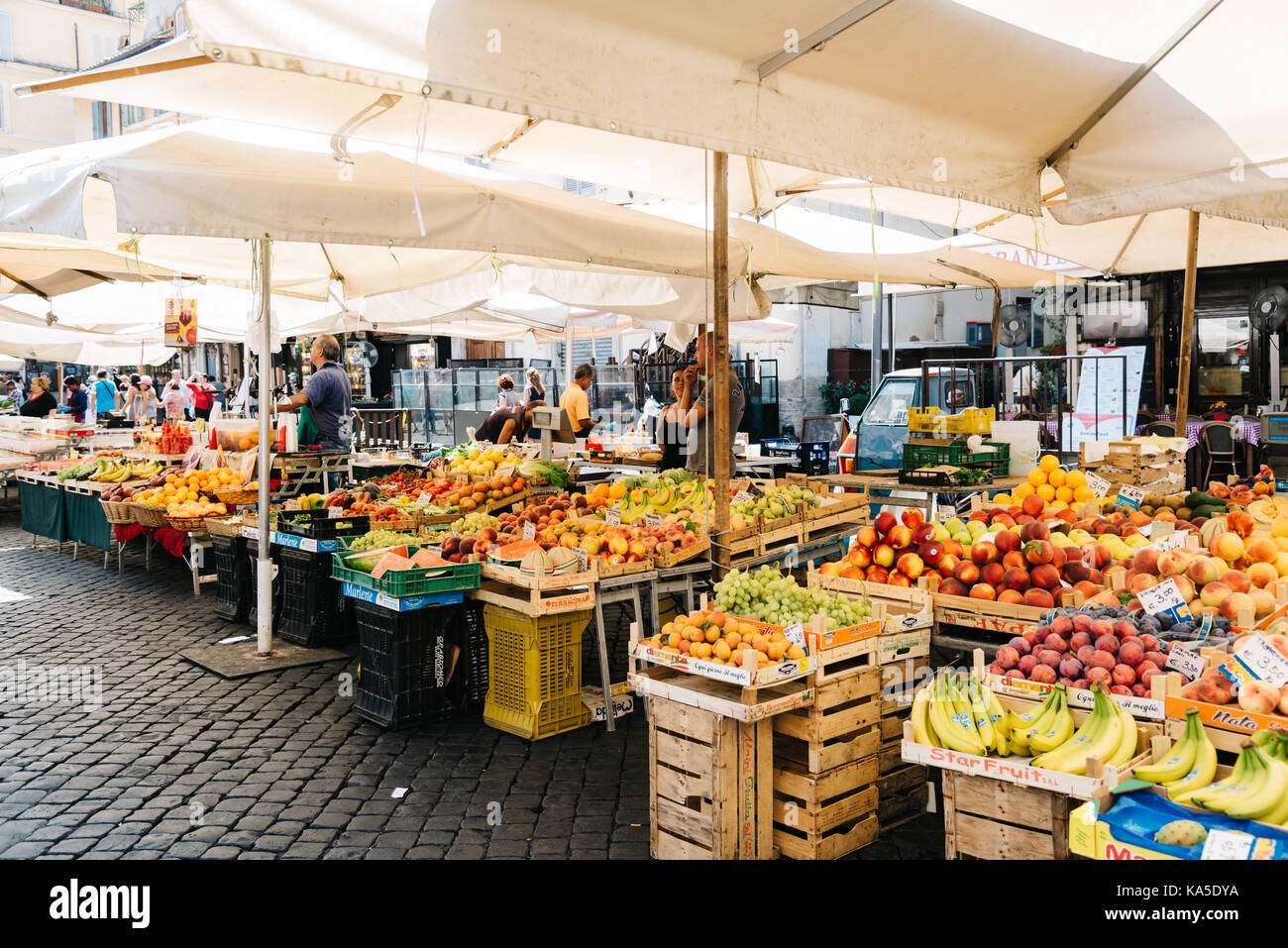Farmers market in rome italy hi-res stock photography and images - Alamy