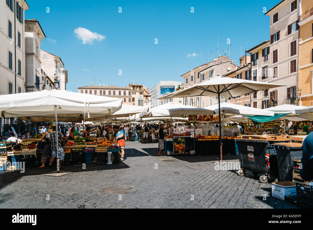 Farmers market in rome italy hi-res stock photography and images - Alamy
