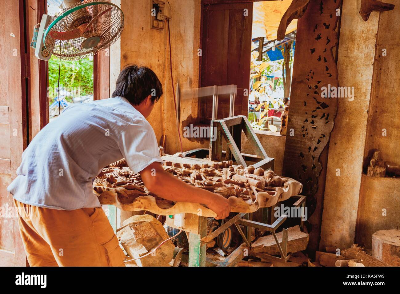 HOI AN, VIETNAM - MARCH 19, 2017: Carpenter in rural Kim Bong, Vietnam ...