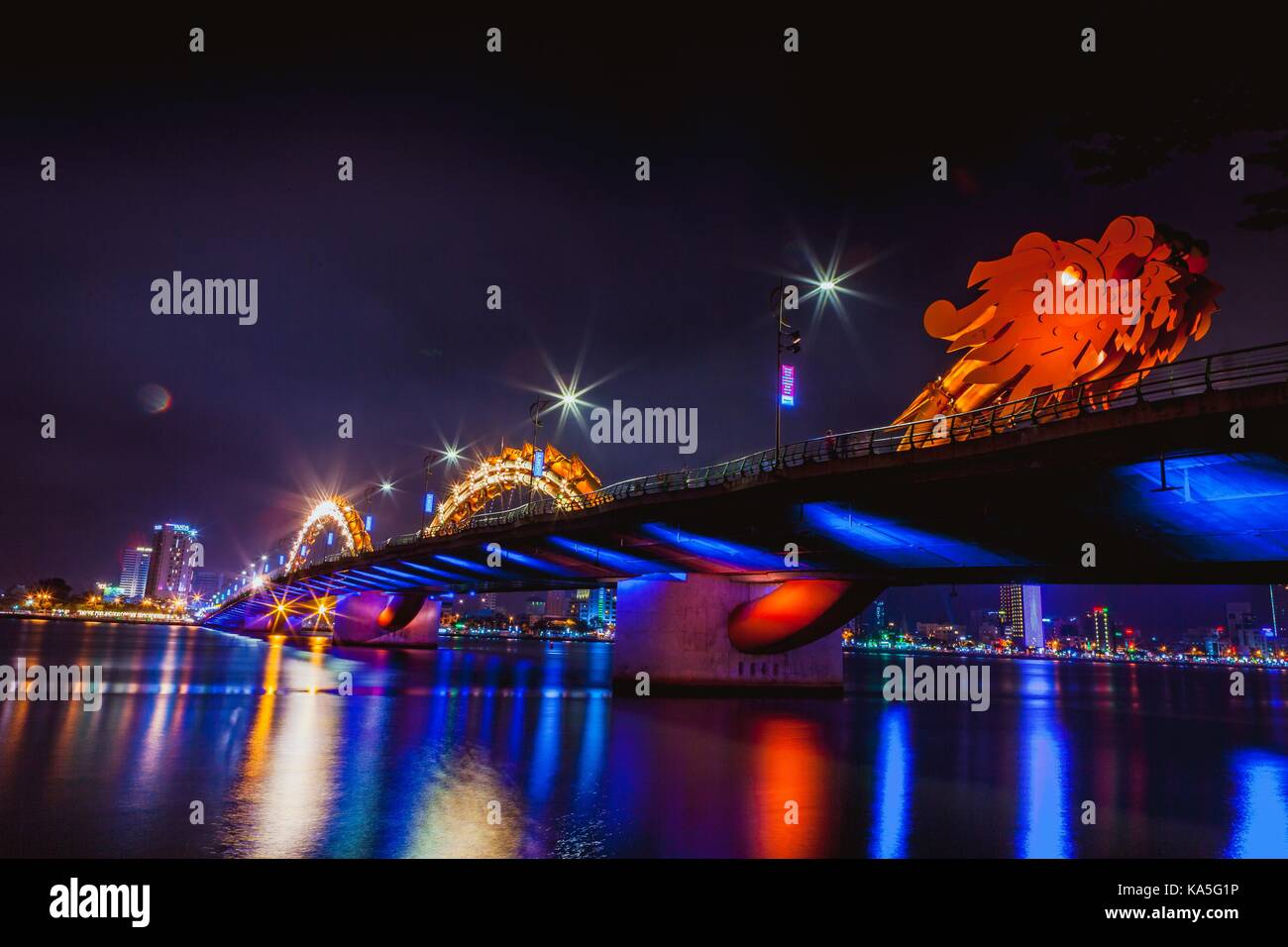 Beautiful bridge night modern curve hi-res stock photography and images ...