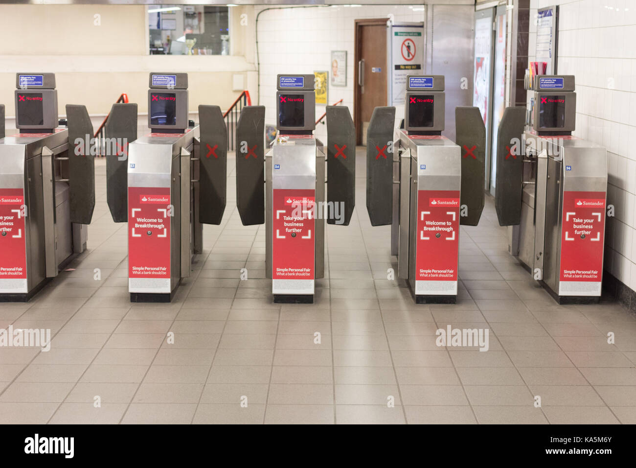London underground ticket barriers hi-res stock photography and images ...