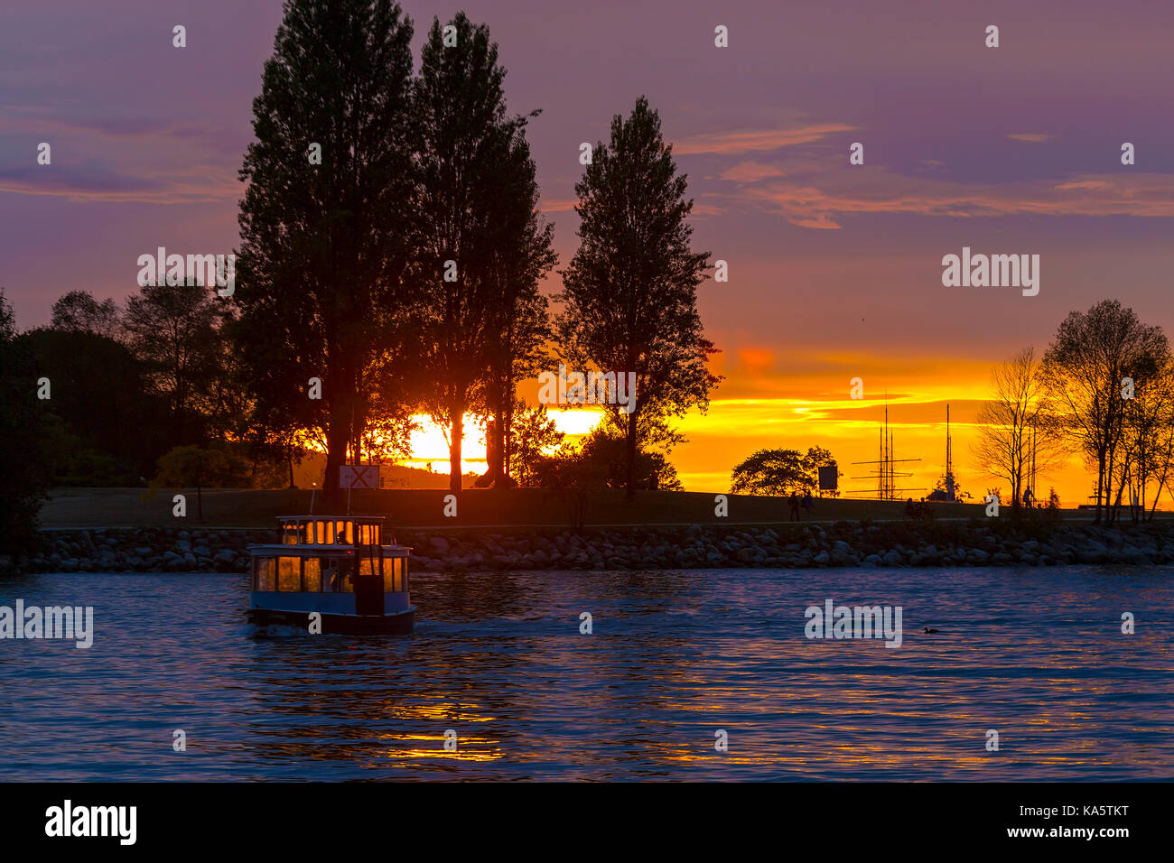 Sunset along English Bay at Sunset Beach in Vancouver British Columbia ...