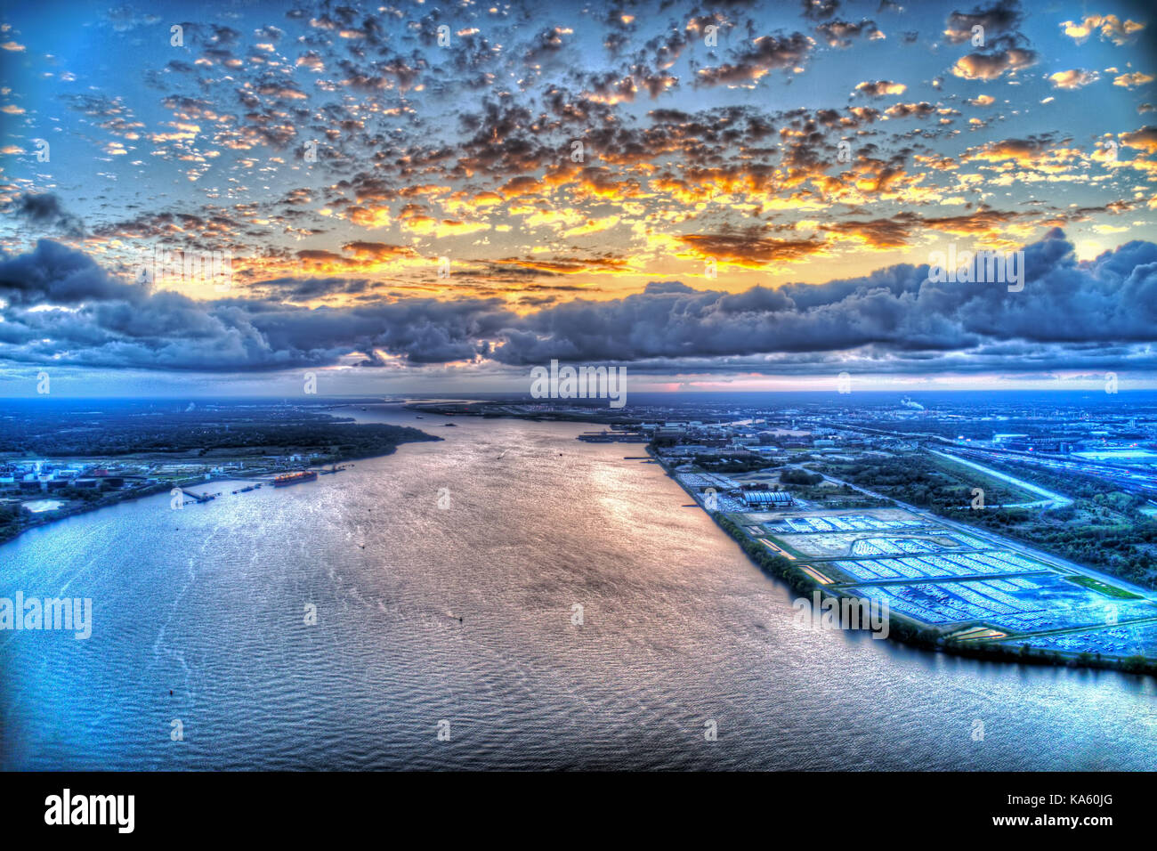 Heavy cloud cover hi-res stock photography and images - Alamy