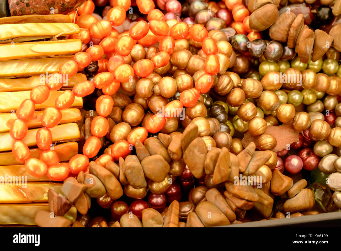 Trinkets for sale hi-res stock photography and images - Alamy