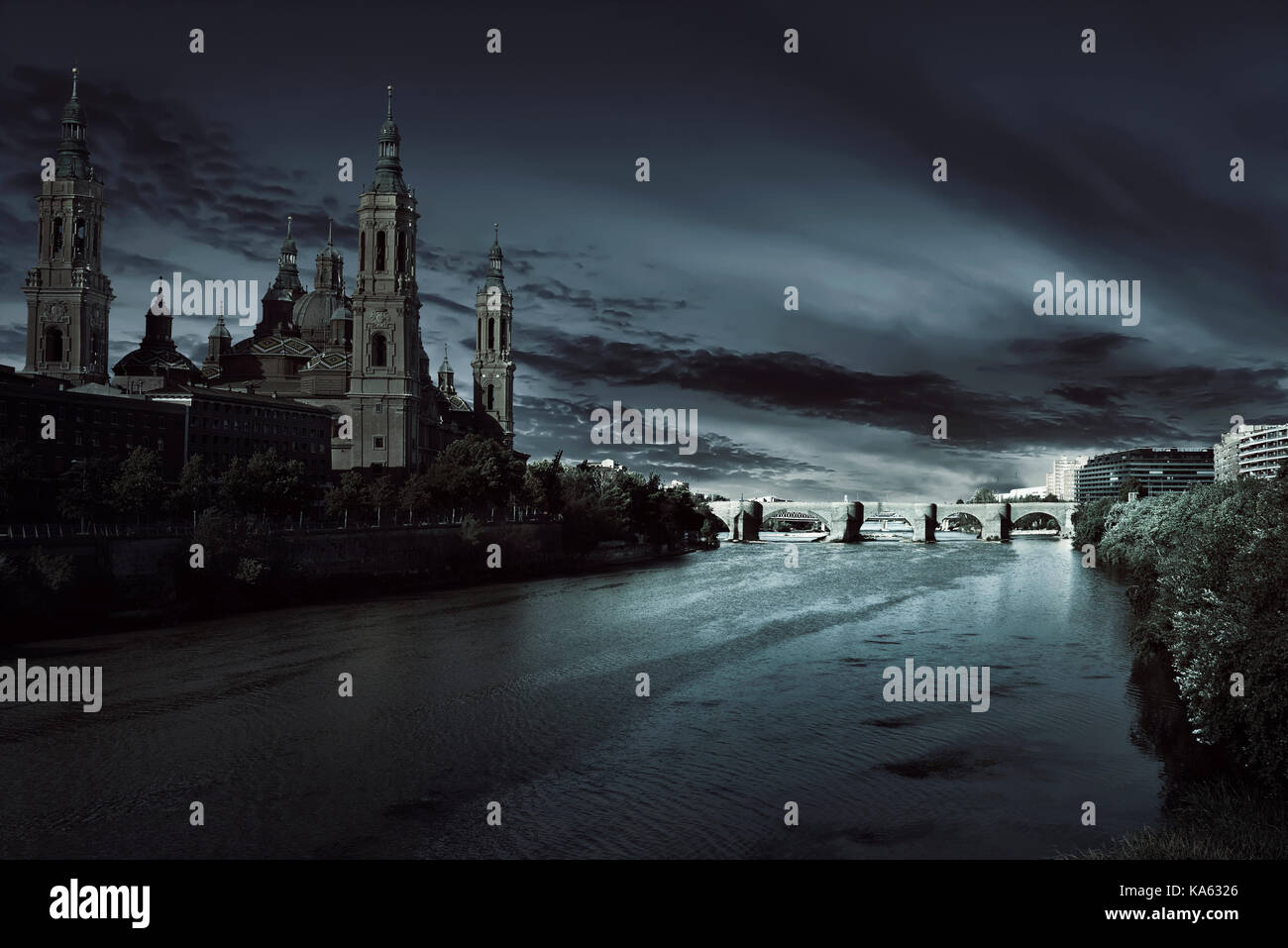 Dark view hi-res stock photography and images - Alamy