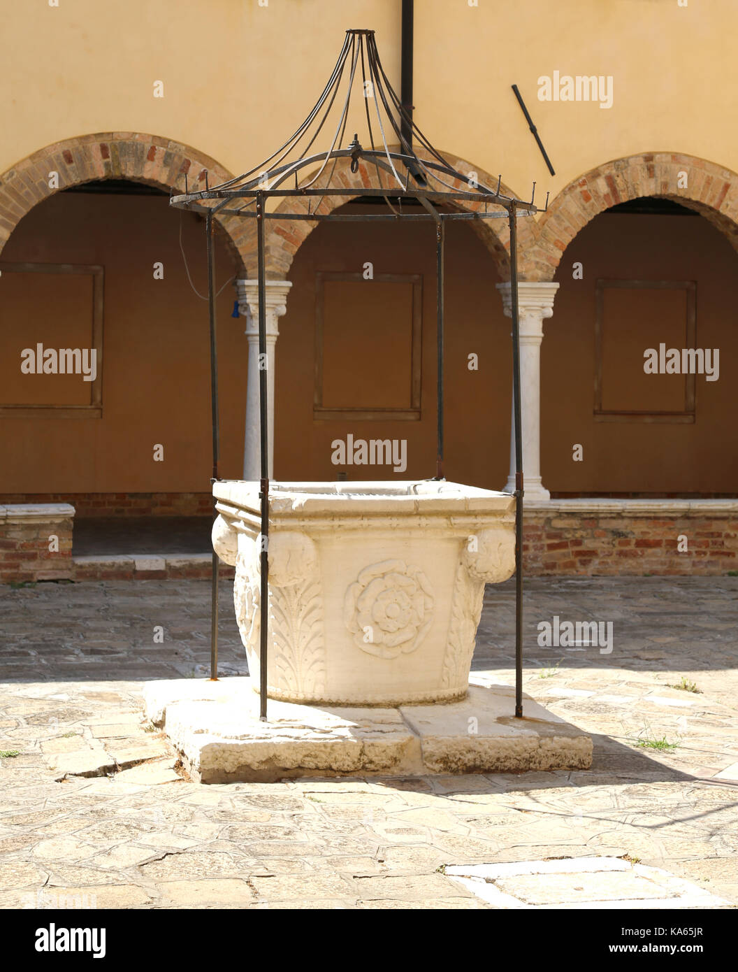 Venice a court yard hi-res stock photography and images - Alamy