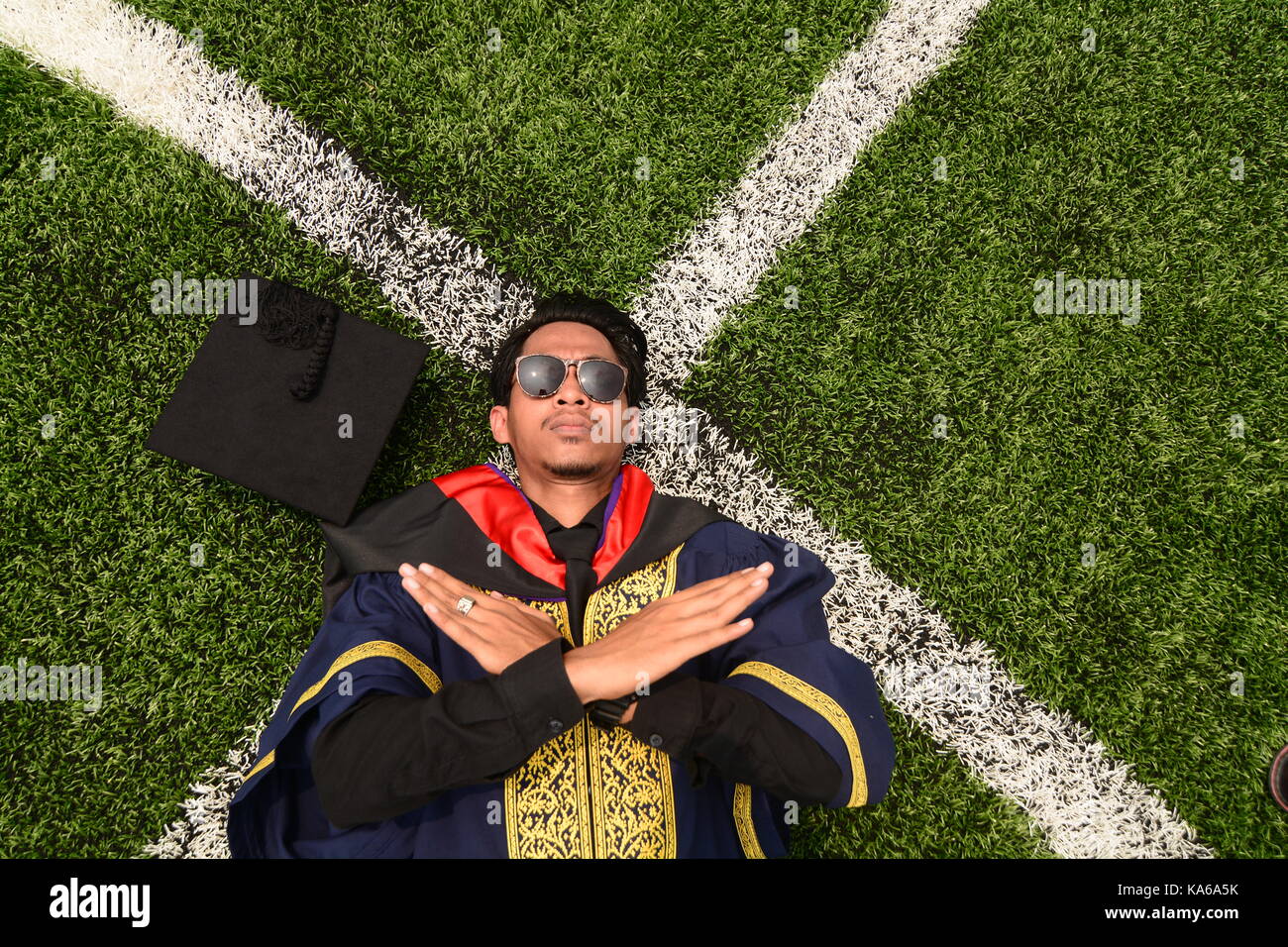 Convocation cap hi-res stock photography and images - Alamy