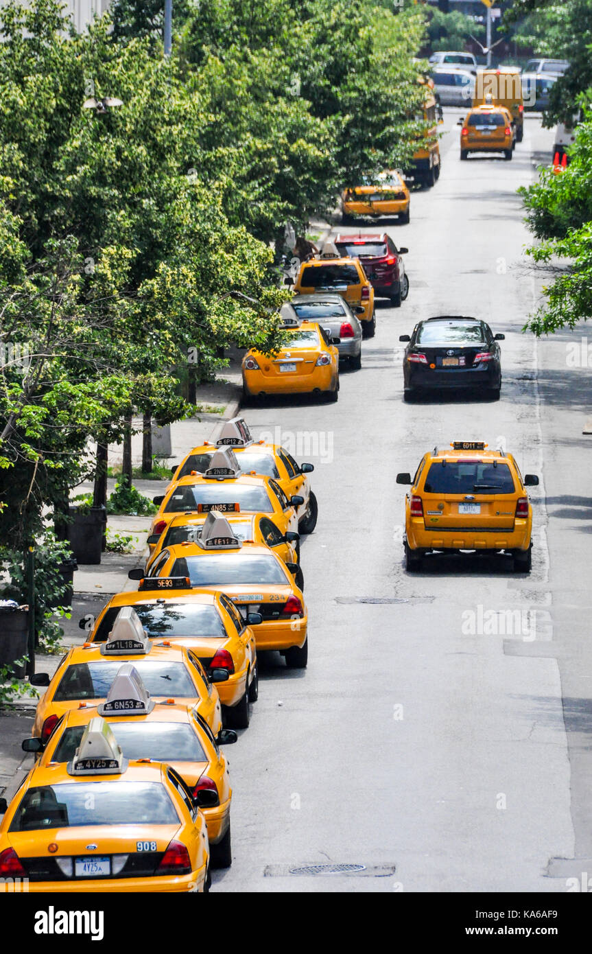 Manhattan streets lined iconic hi-res stock photography and images - Alamy