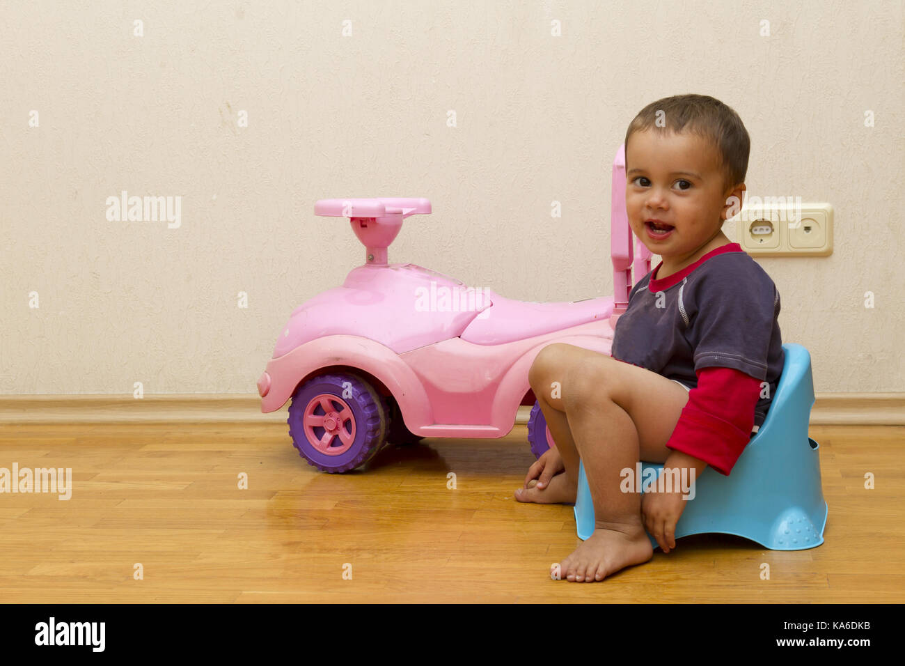 smiling child sitting on chamber pot indoors Stock Photo - Alamy