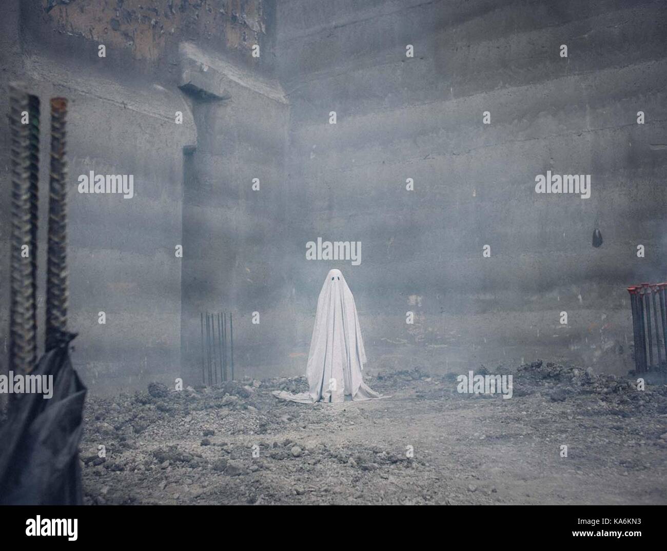A GHOST STORY (2017) DAVID LOWERY (DIR) UNIVERSAL PICTURES/MOVIESTORE ...
