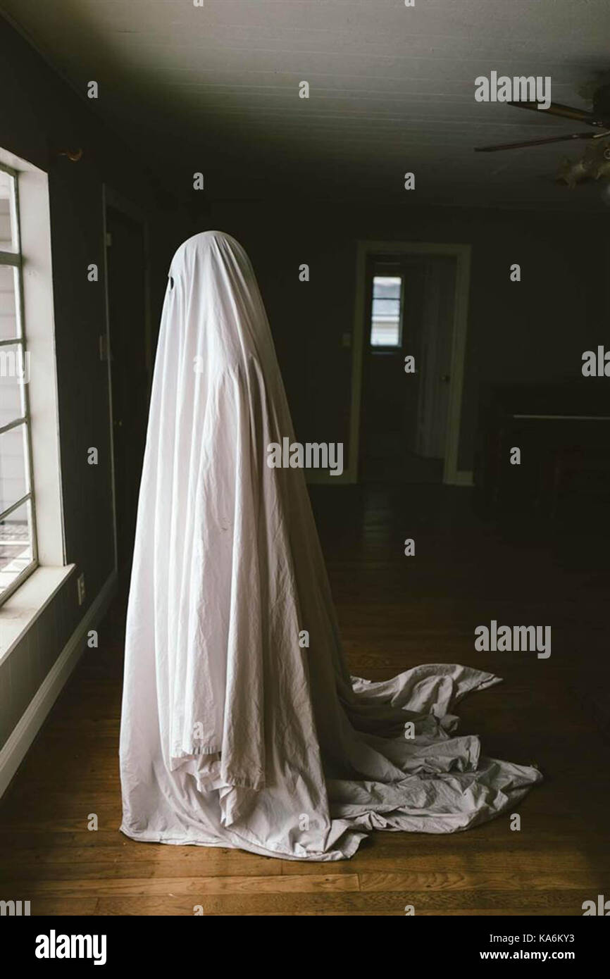 A GHOST STORY (2017) DAVID LOWERY (DIR) UNIVERSAL PICTURES/MOVIESTORE ...