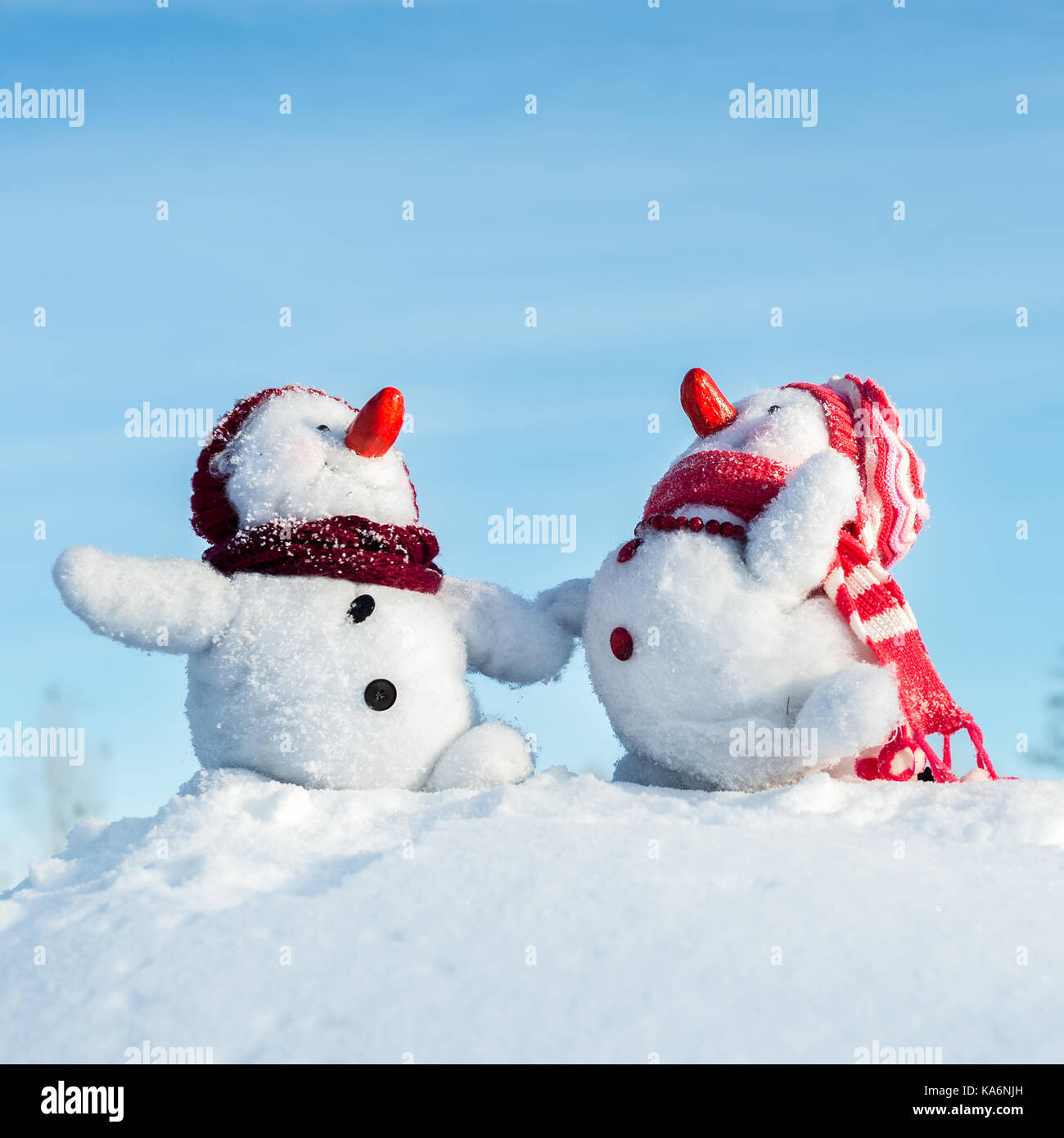 Couple of snowmen taking hand of each other Stock Photo - Alamy