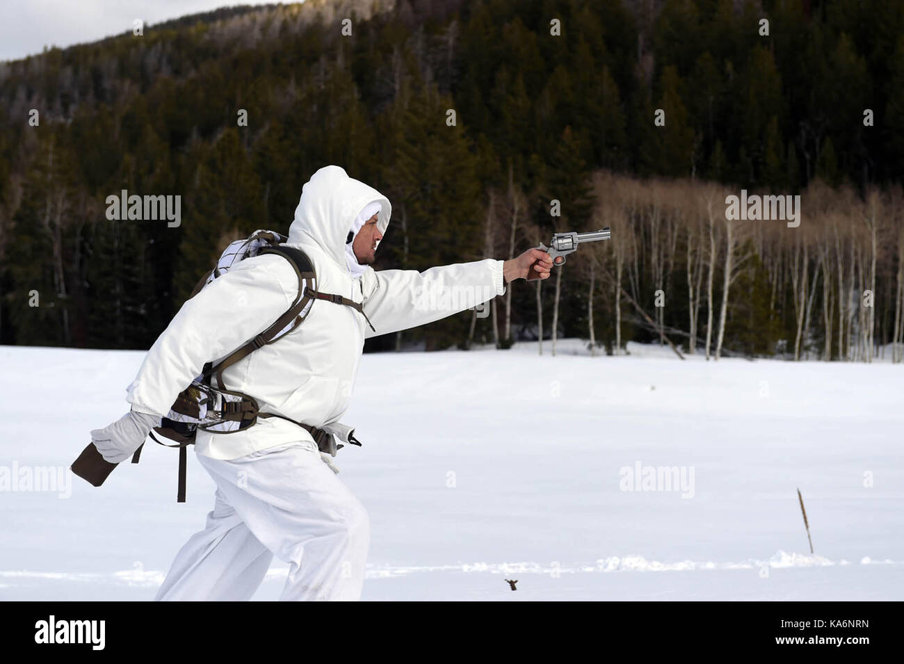 WIND RIVER (2017) JEREMY RENNER TAYLOR SHERIDAN (DIR) VOLTAGE PICTURES ...