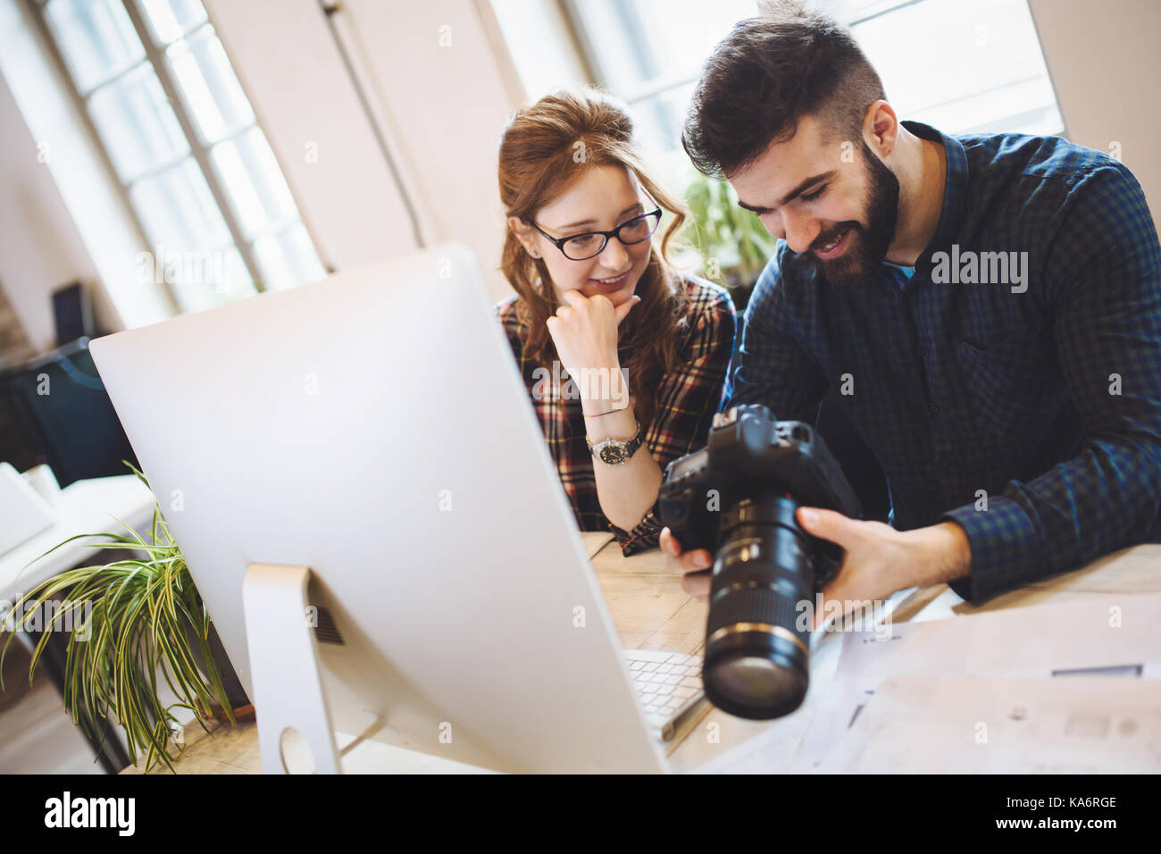 Professional photographer team hi-res stock photography and images - Alamy