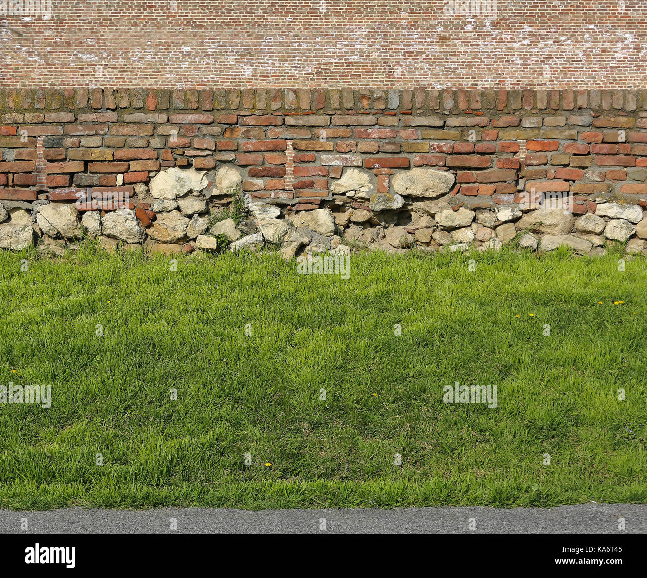 Layers of bricks hi-res stock photography and images - Alamy
