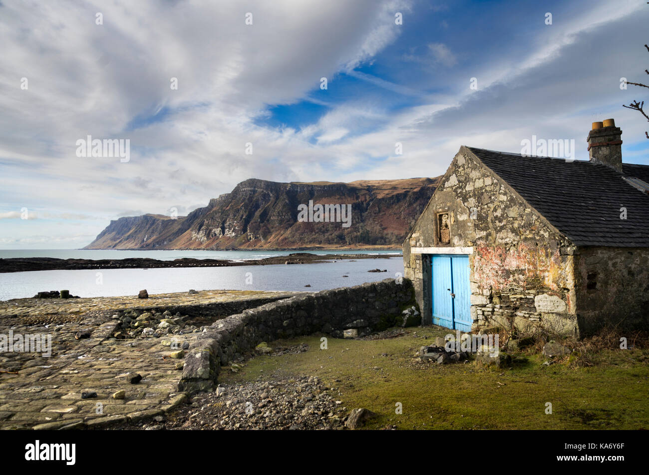 Carsaig Bay and cliffs Stock Photo - Alamy
