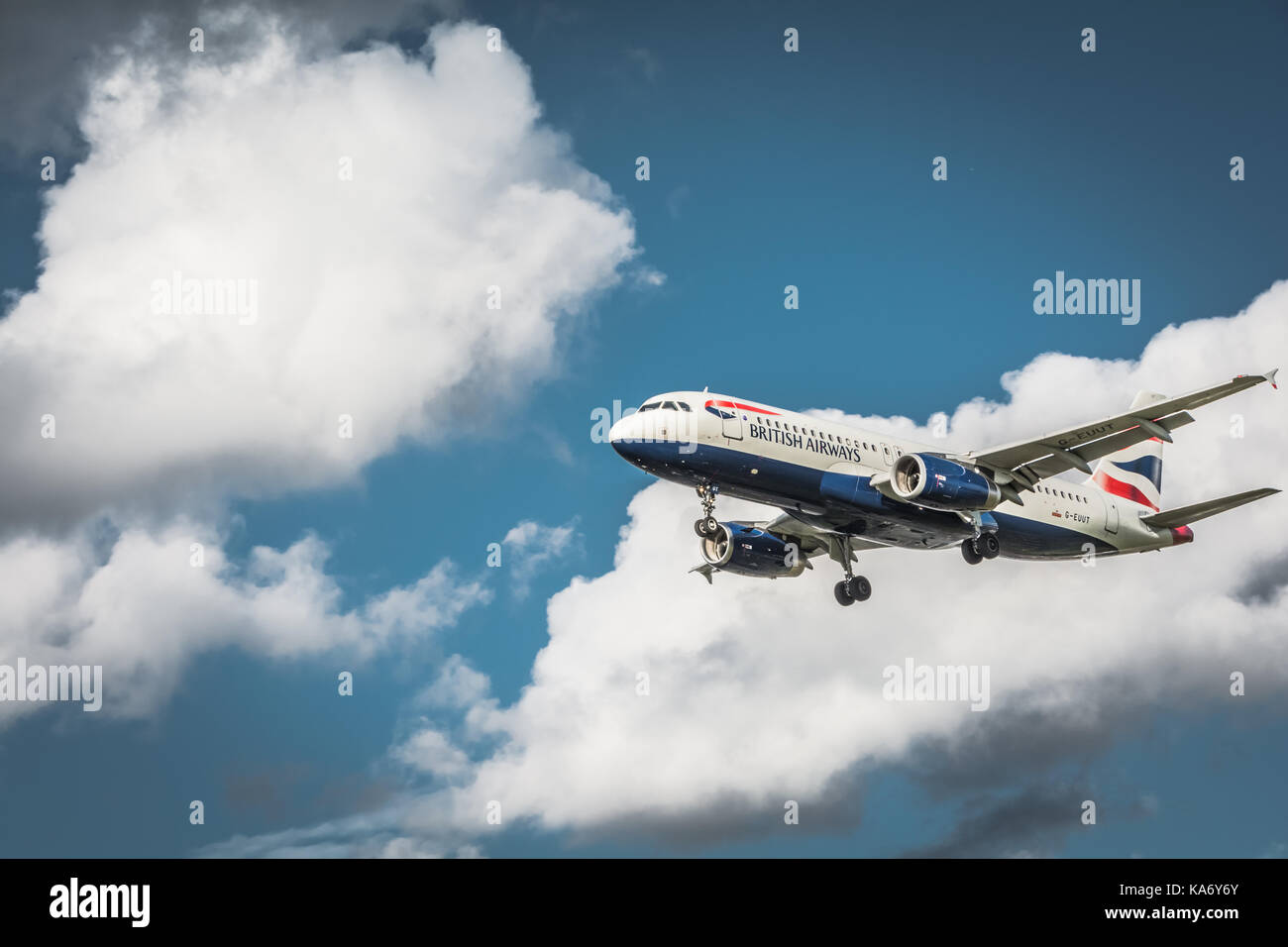 A low flying British Airways plane coming in to land at Heathrow ...