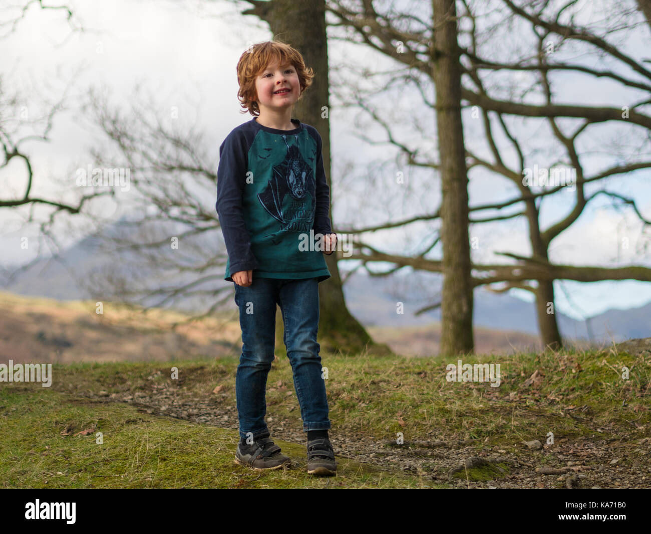 Children playing lake uk hi-res stock photography and images - Alamy