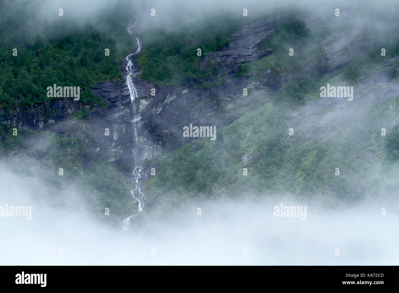 Fog waterfalls hi-res stock photography and images - Alamy