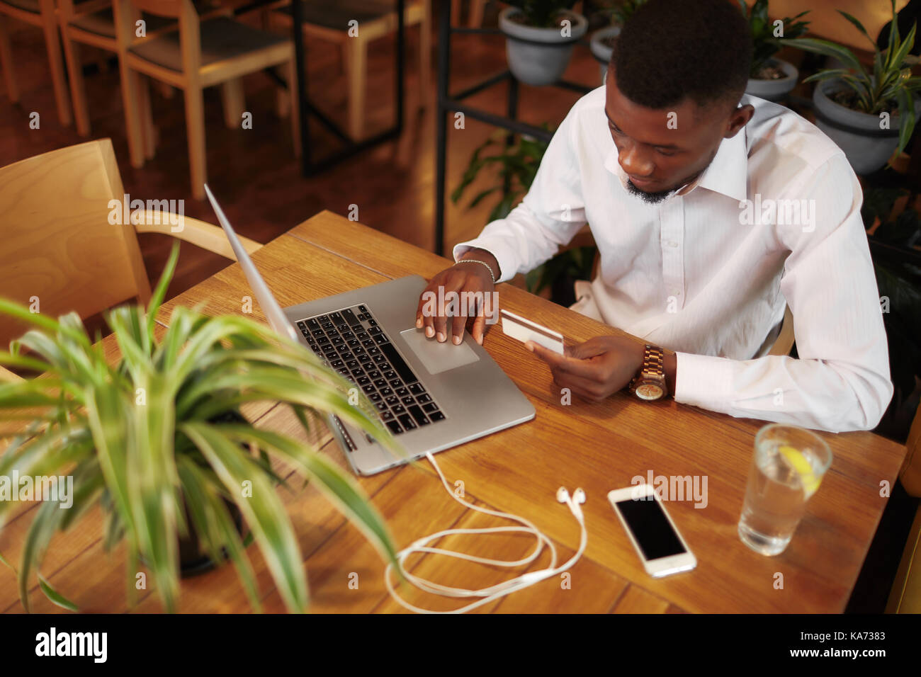 African card pay shop hi-res stock photography and images - Alamy