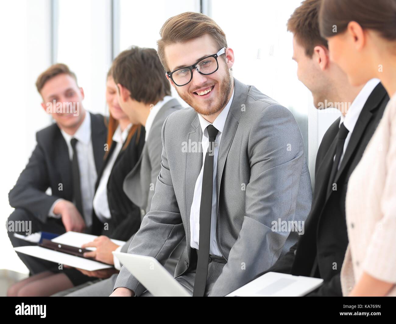 employee with colleagues before the briefing Stock Photo - Alamy