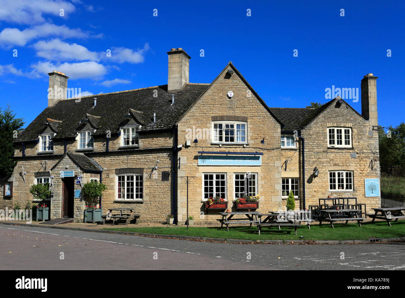 The royal oka pub at duddington village hi-res stock photography and ...