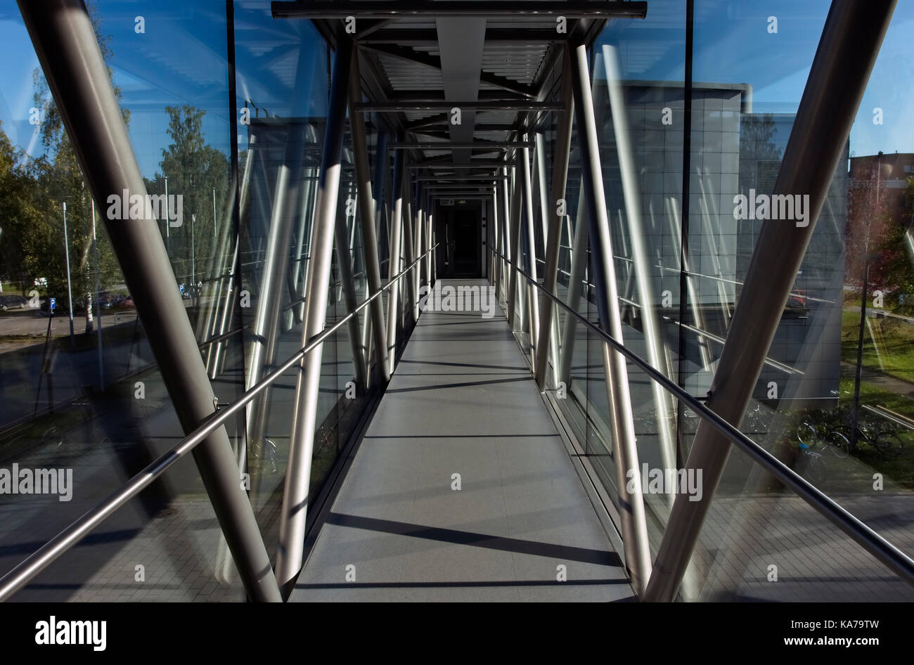 Pathway between buildings hi-res stock photography and images - Alamy