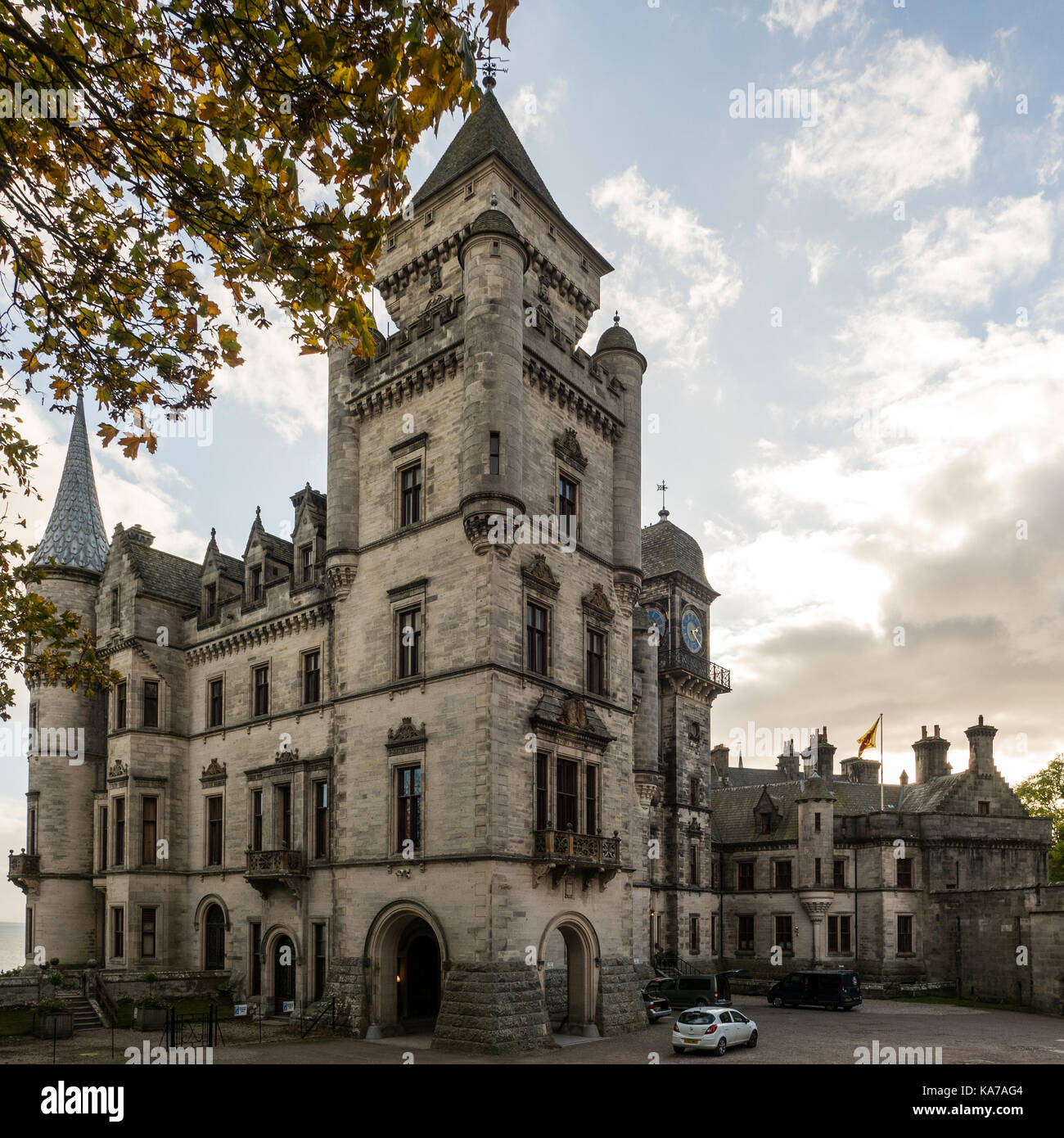 Highland dunrobin castle hi-res stock photography and images - Alamy