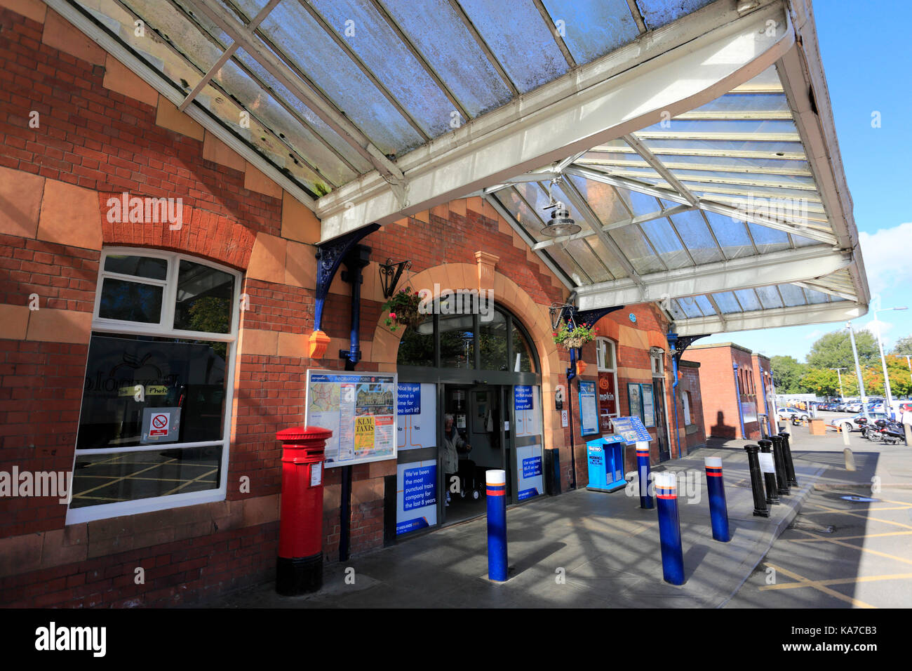 Exterior of kettering railway station hi-res stock photography and ...