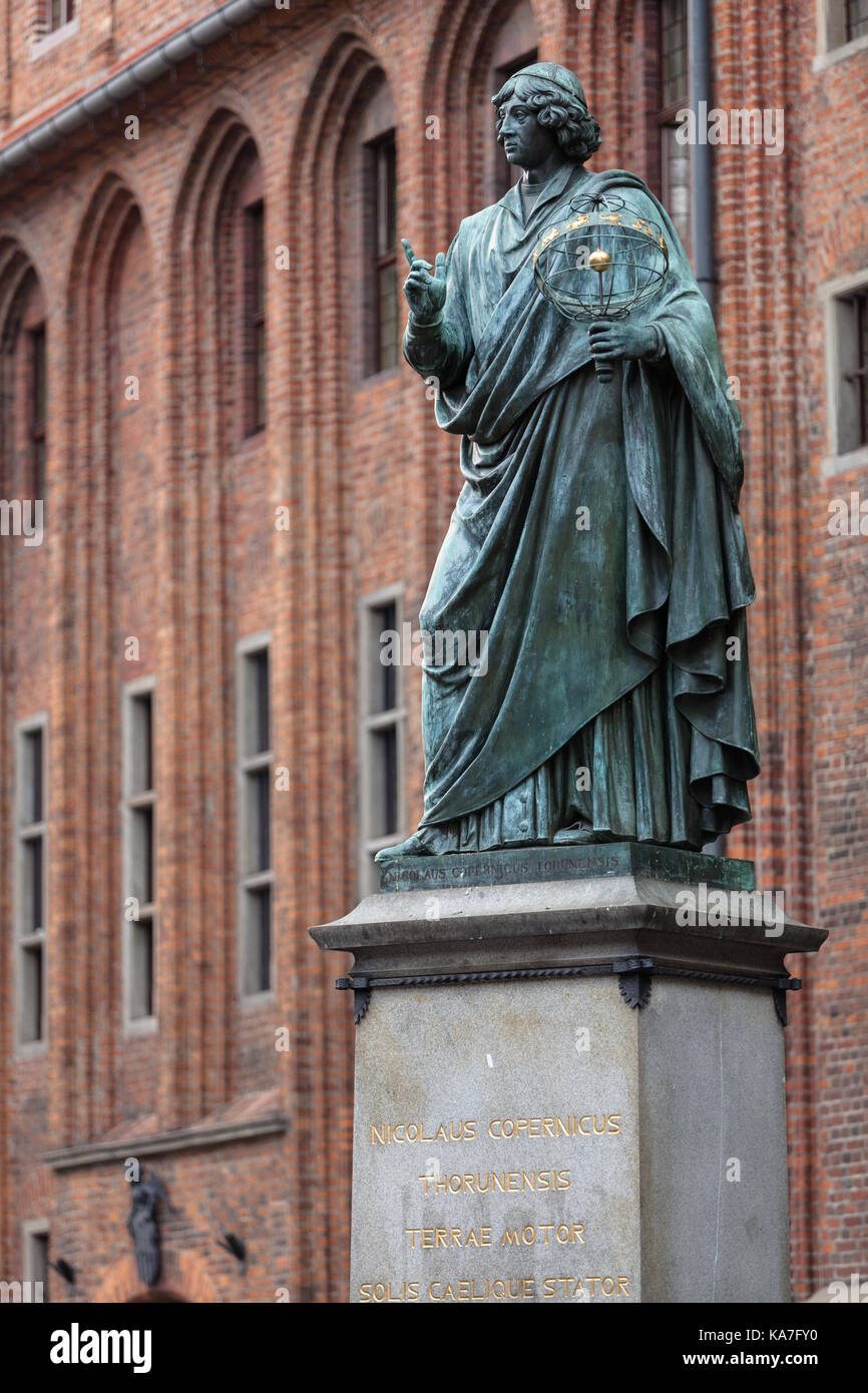 Nicolaus Copernicus statue in Old Town, Torun, Poland Stock Photo - Alamy