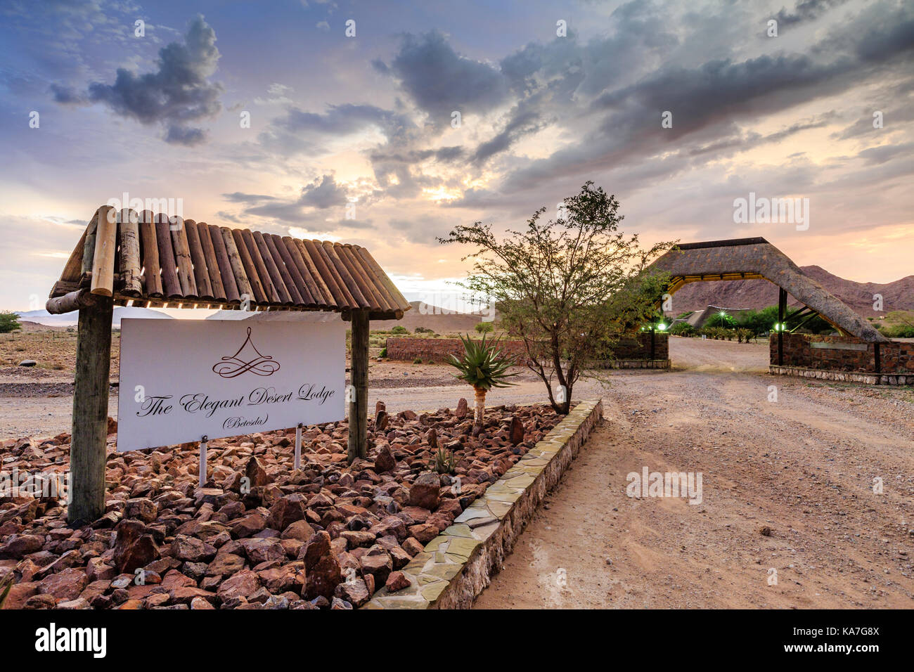 Entrance lodge hi-res stock photography and images - Alamy