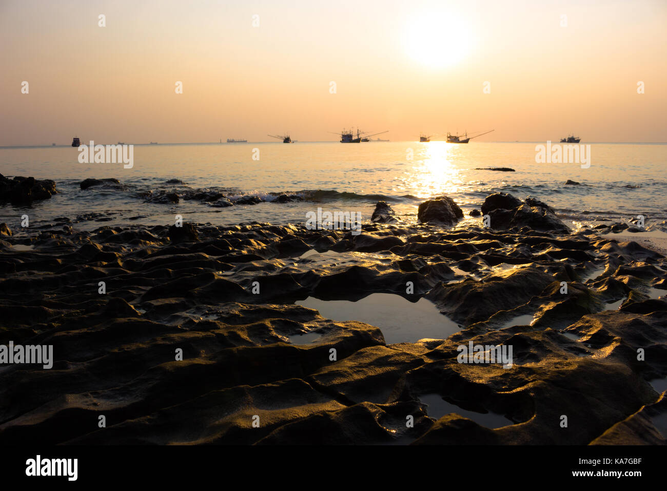 Island si chang thailand hi-res stock photography and images - Alamy